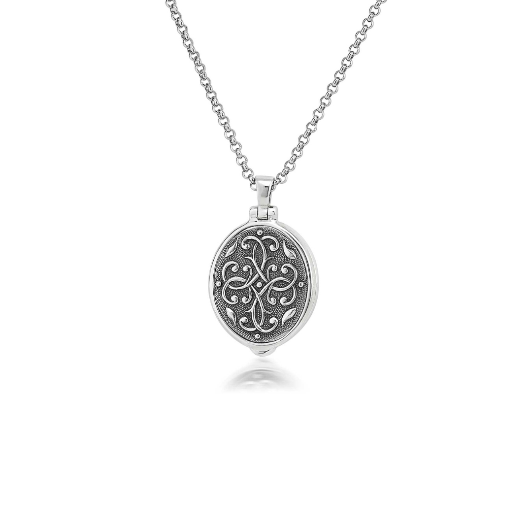 Oval Locket with Engraving – beryl
